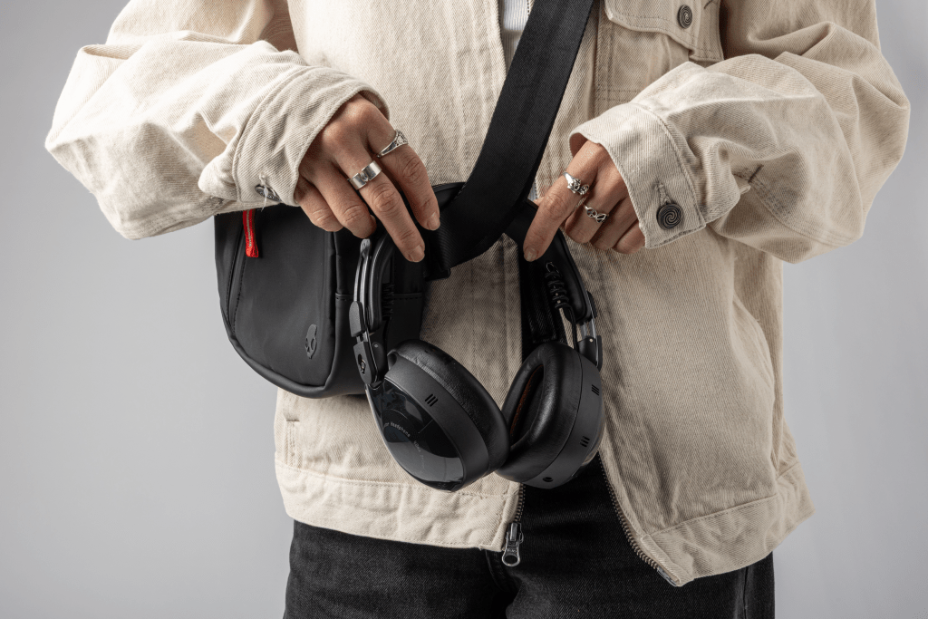 Ready to hear what others can't? Meet the AVIATOR 900 ANC | IOCA GROUP